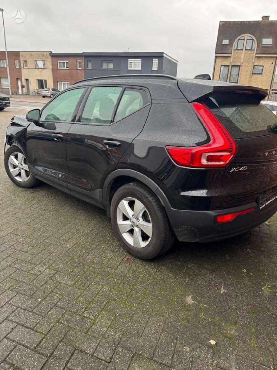 Melns Volvo XC40 2020 Kauņa, ar dzinēja tilpumu 1.97 L un nobraukumu 100 tūkst. km par 9450 €, foto 4 vietnē AUTOMOTO.COM.LV