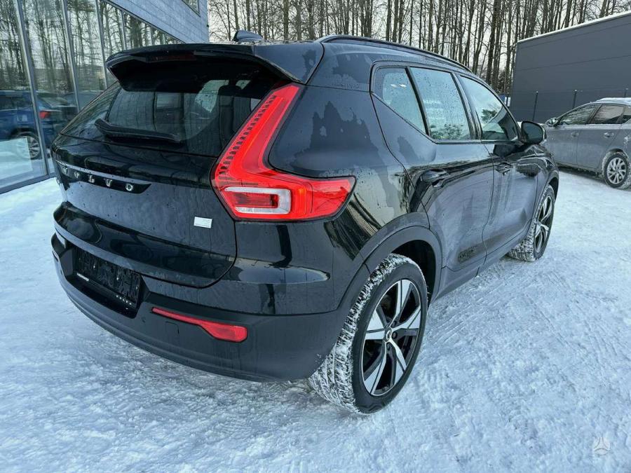 Black Volvo XC40 2020 in Kaunas, with an engine capacity of 0.00 L and mileage of 178 thousand km for 20500 €, photo 3 on AUTOMOTO.COM.LV