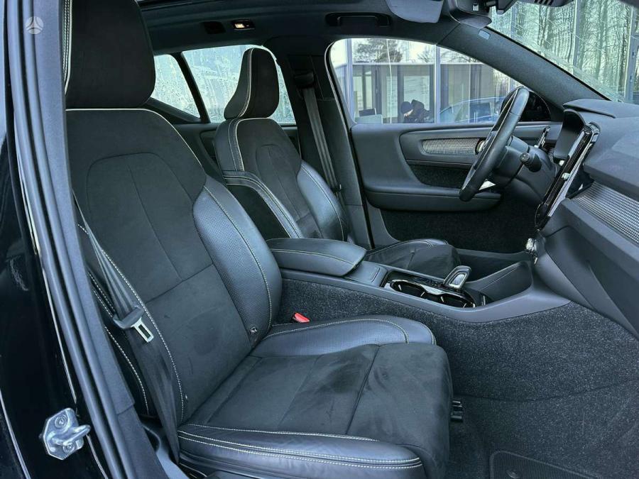 Black Volvo XC40 2020 in Kaunas, with an engine capacity of 0.00 L and mileage of 178 thousand km for 20500 €, photo 10 on AUTOMOTO.COM.LV