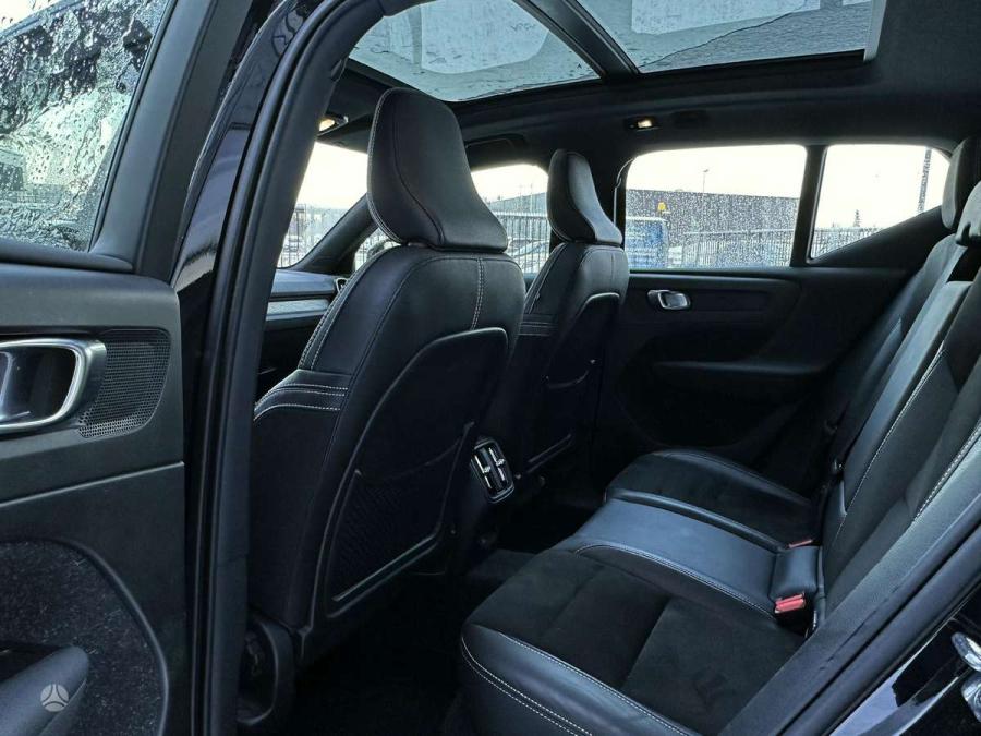 Black Volvo XC40 2020 in Kaunas, with an engine capacity of 0.00 L and mileage of 178 thousand km for 20500 €, photo 14 on AUTOMOTO.COM.LV