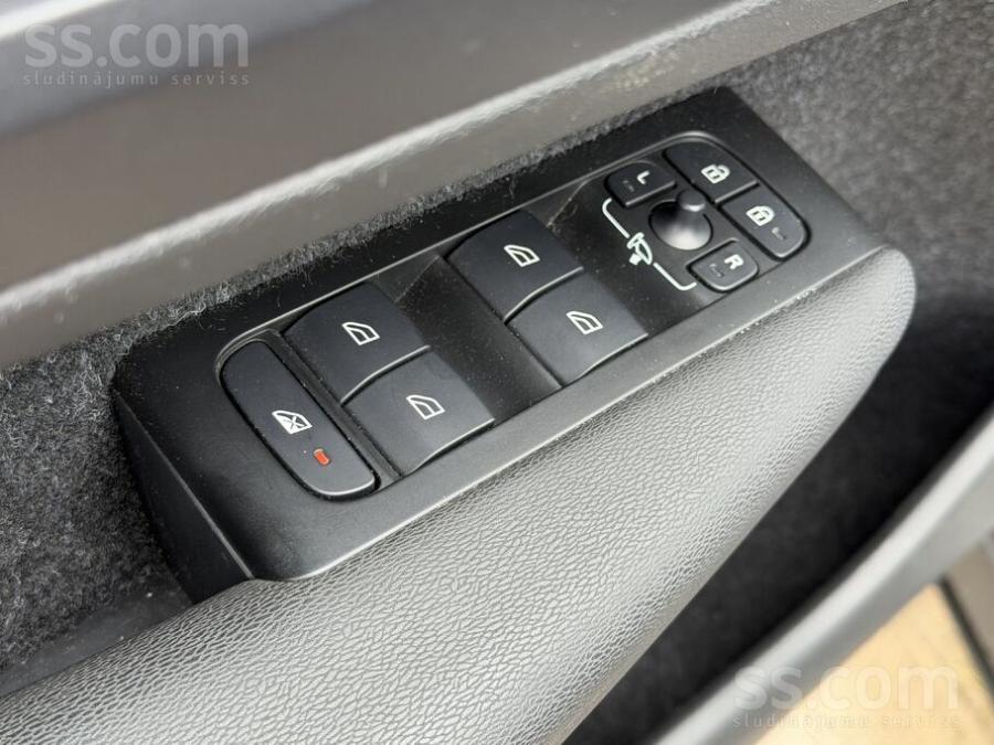 Melns Volvo XC40 2020 Rīga, ar dzinēja tilpumu 1.50 L un nobraukumu 169 tūkst. km par 21500 €, foto 7 vietnē AUTOMOTO.COM.LV