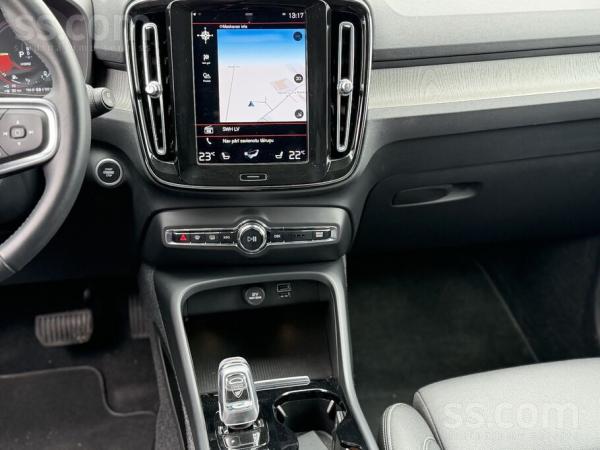 Черный Вольво XC40 2020 в Рига, объемом двигателя 1.50 л и пробегом 169 тыс. км за 21500 €, фото 9 на AUTOMOTO.COM.LV