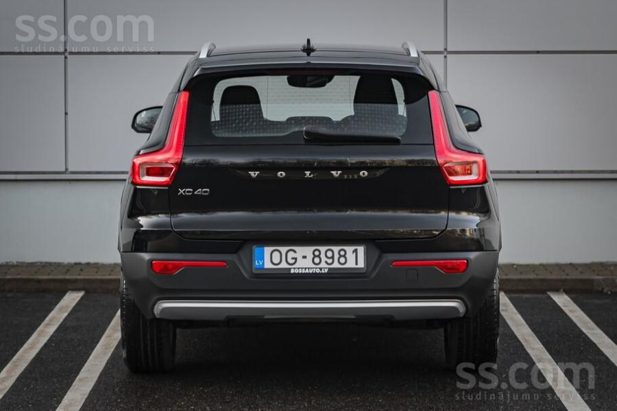 Black Volvo XC40 2020 in Riga, with an engine capacity of 1.50 L and mileage of 74 thousand km for 22950 €, photo 6 on AUTOMOTO.COM.LV