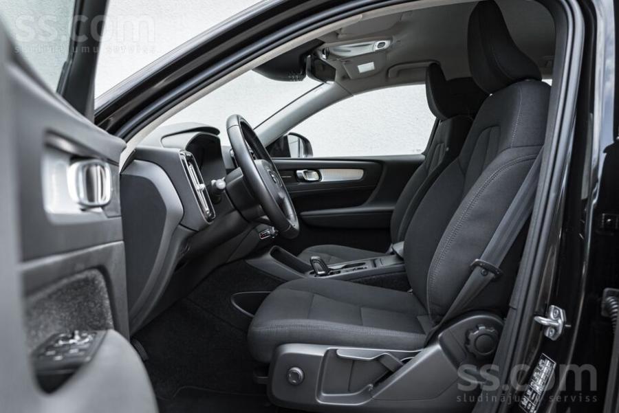 Black Volvo XC40 2020 in Riga, with an engine capacity of 1.50 L and mileage of 74 thousand km for 22950 €, photo 10 on AUTOMOTO.COM.LV