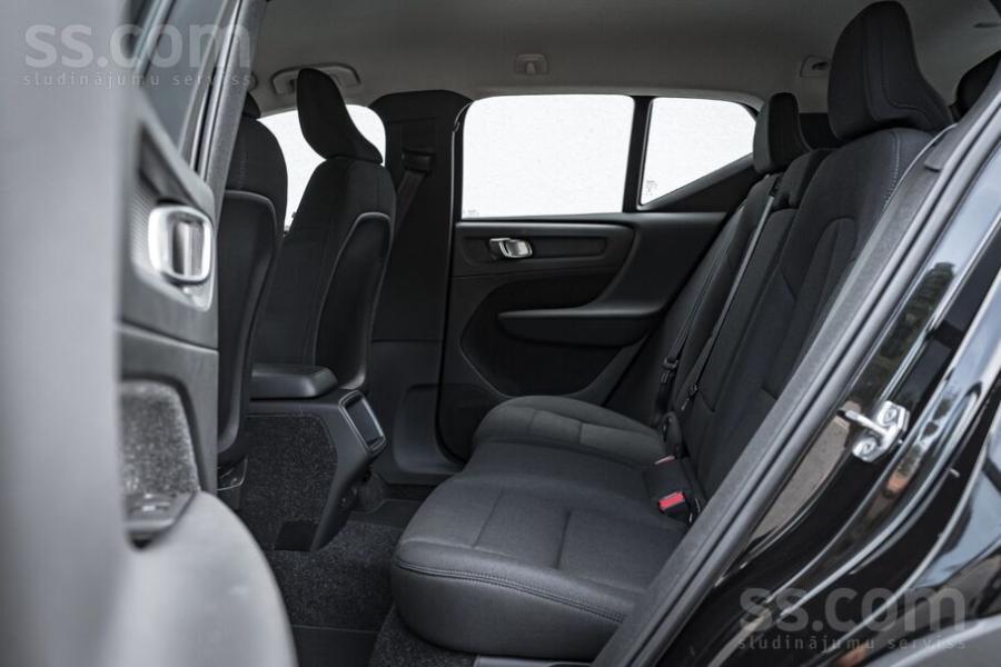 Black Volvo XC40 2020 in Riga, with an engine capacity of 1.50 L and mileage of 74 thousand km for 22950 €, photo 12 on AUTOMOTO.COM.LV