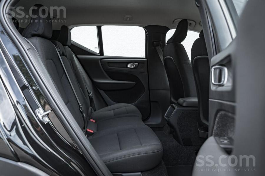 Black Volvo XC40 2020 in Riga, with an engine capacity of 1.50 L and mileage of 74 thousand km for 22950 €, photo 13 on AUTOMOTO.COM.LV