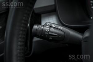 Black Volvo XC40 2020 in Riga, with an engine capacity of 1.50 L and mileage of 74 thousand km for 22950 €, photo 17 on AUTOMOTO.COM.LV