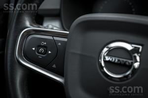 Black Volvo XC40 2020 in Riga, with an engine capacity of 1.50 L and mileage of 74 thousand km for 22950 €, photo 18 on AUTOMOTO.COM.LV