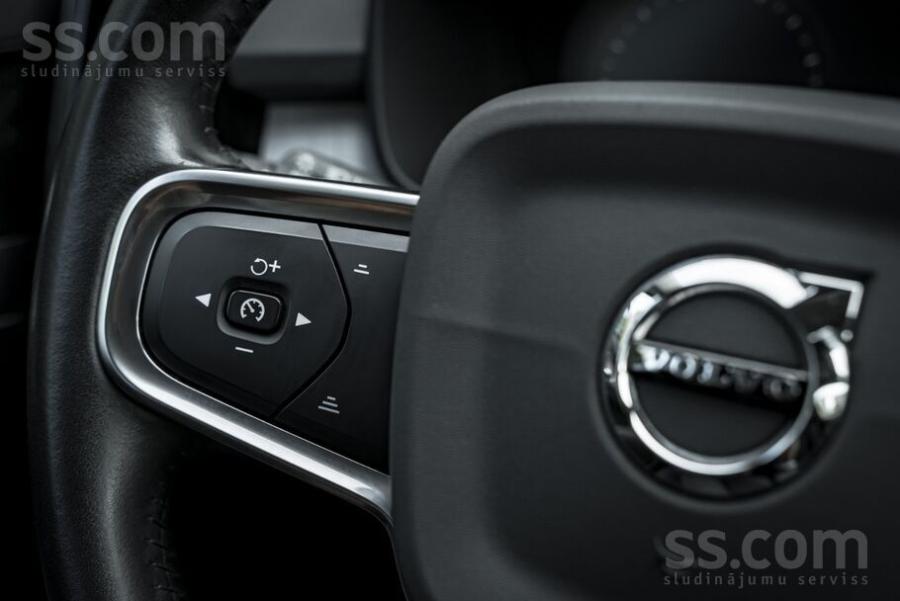 Black Volvo XC40 2020 in Riga, with an engine capacity of 1.50 L and mileage of 74 thousand km for 22950 €, photo 18 on AUTOMOTO.COM.LV