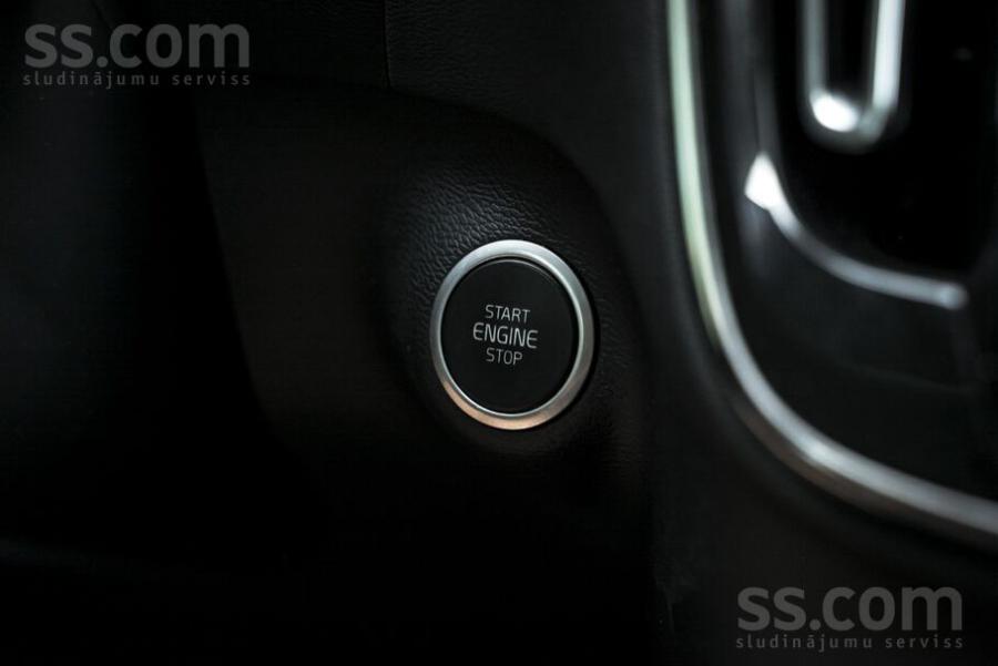Black Volvo XC40 2020 in Riga, with an engine capacity of 1.50 L and mileage of 74 thousand km for 22950 €, photo 22 on AUTOMOTO.COM.LV