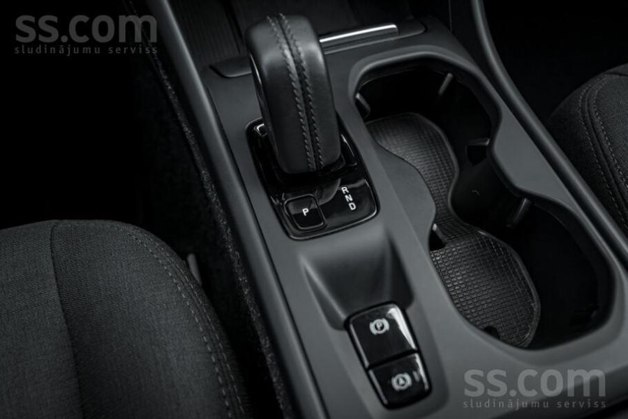 Black Volvo XC40 2020 in Riga, with an engine capacity of 1.50 L and mileage of 74 thousand km for 22950 €, photo 23 on AUTOMOTO.COM.LV