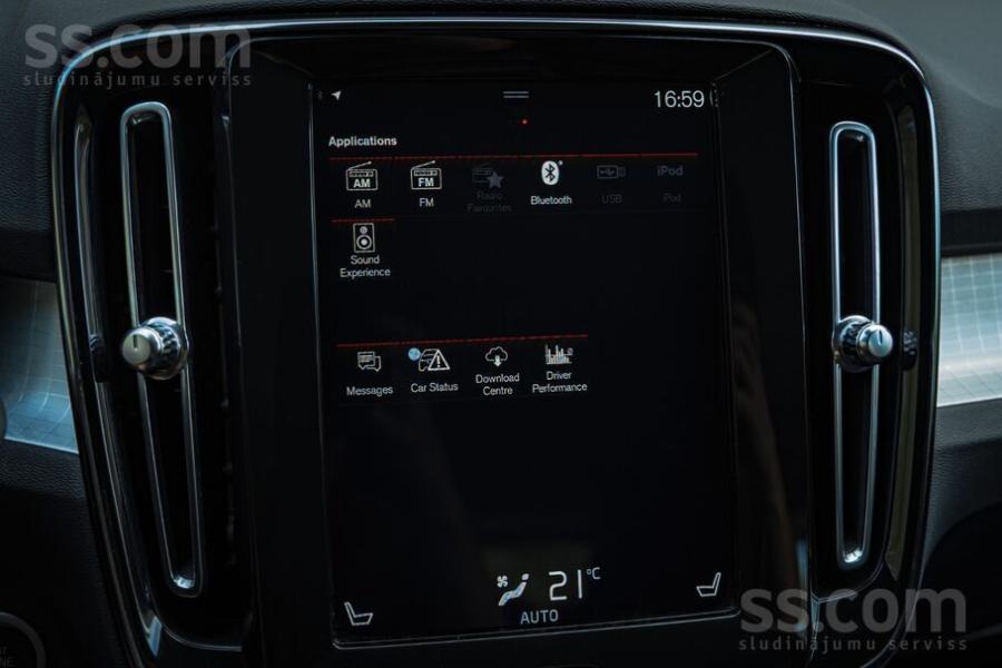 Black Volvo XC40 2020 in Riga, with an engine capacity of 1.50 L and mileage of 74 thousand km for 22950 €, photo 26 on AUTOMOTO.COM.LV