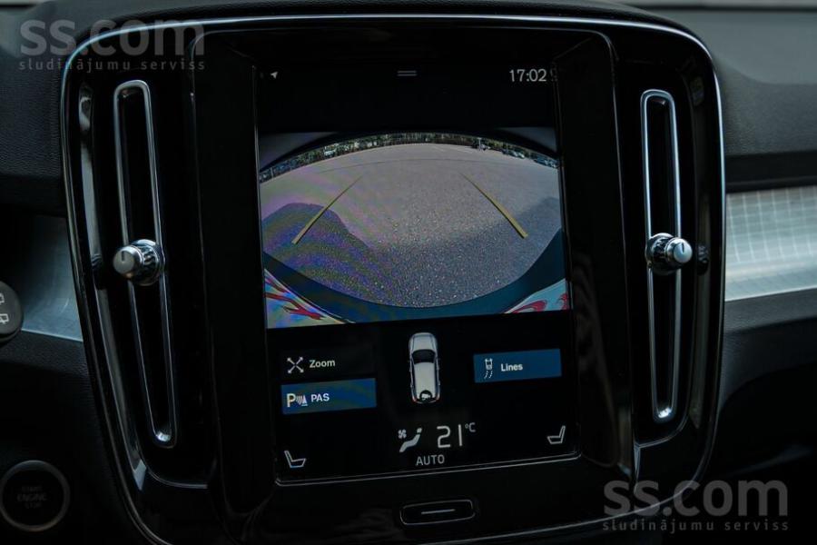 Black Volvo XC40 2020 in Riga, with an engine capacity of 1.50 L and mileage of 74 thousand km for 22950 €, photo 28 on AUTOMOTO.COM.LV