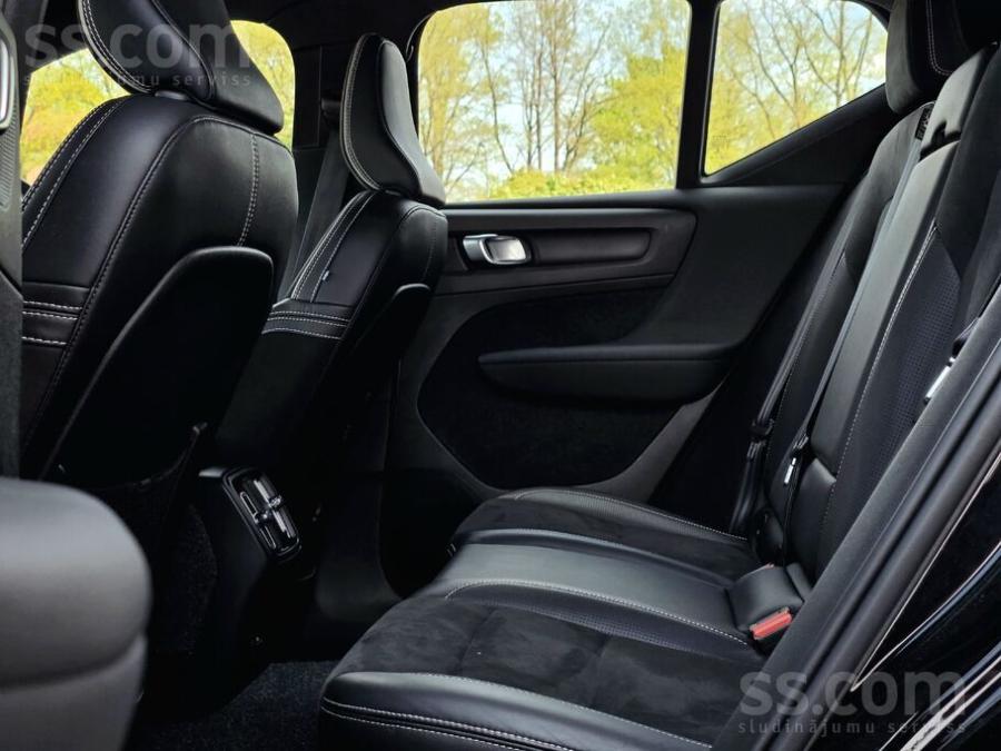 Melns Volvo XC40 2020 Jelgava, ar dzinēja tilpumu 2.00 L un nobraukumu 213 tūkst. km par 24900 €, foto 14 vietnē AUTOMOTO.COM.LV