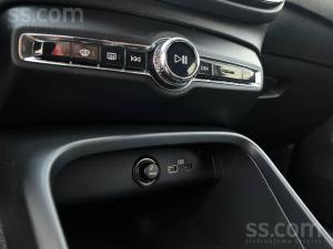 Melns Volvo XC40 2020 Jelgava, ar dzinēja tilpumu 2.00 L un nobraukumu 213 tūkst. km par 24900 €, foto 24 vietnē AUTOMOTO.COM.LV