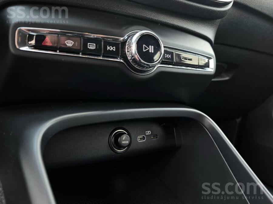 Melns Volvo XC40 2020 Jelgava, ar dzinēja tilpumu 2.00 L un nobraukumu 213 tūkst. km par 24900 €, foto 24 vietnē AUTOMOTO.COM.LV