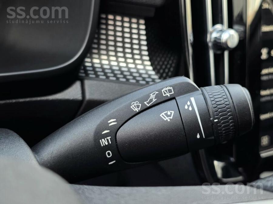 Melns Volvo XC40 2020 Jelgava, ar dzinēja tilpumu 2.00 L un nobraukumu 213 tūkst. km par 24900 €, foto 29 vietnē AUTOMOTO.COM.LV