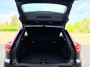 Melns Volvo XC40 2020 Jelgava, ar dzinēja tilpumu 2.00 L un nobraukumu 213 tūkst. km par 24900 €, foto 32 vietnē AUTOMOTO.COM.LV