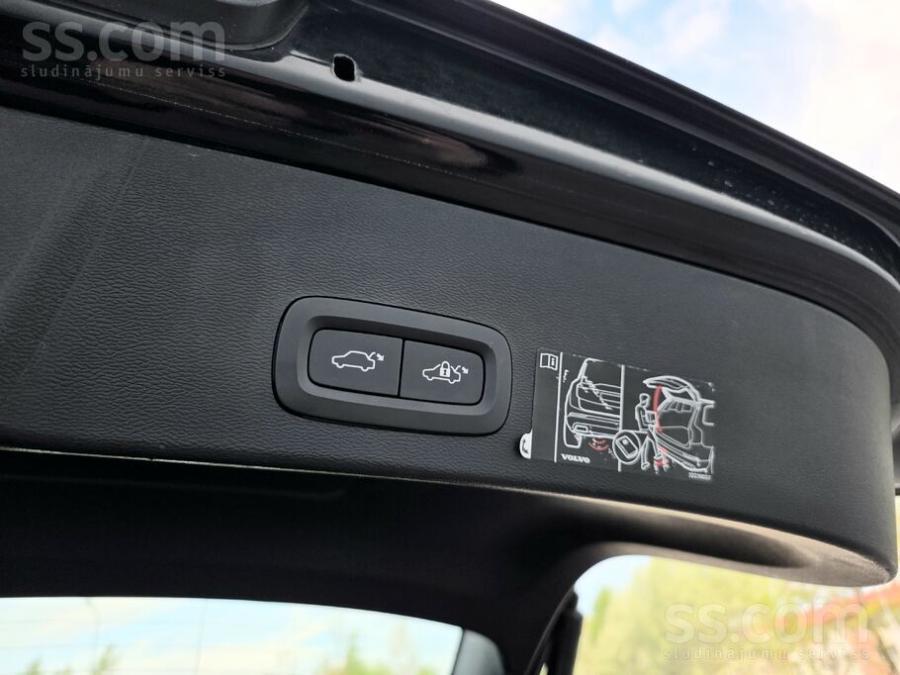 Melns Volvo XC40 2020 Jelgava, ar dzinēja tilpumu 2.00 L un nobraukumu 213 tūkst. km par 24900 €, foto 33 vietnē AUTOMOTO.COM.LV