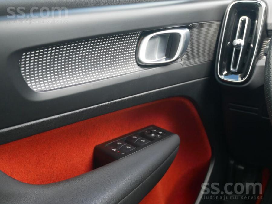 Melns Volvo XC40 2020 Rīga, ar dzinēja tilpumu 0.00 L un nobraukumu 168 tūkst. km par 23500 €, foto 13 vietnē AUTOMOTO.COM.LV