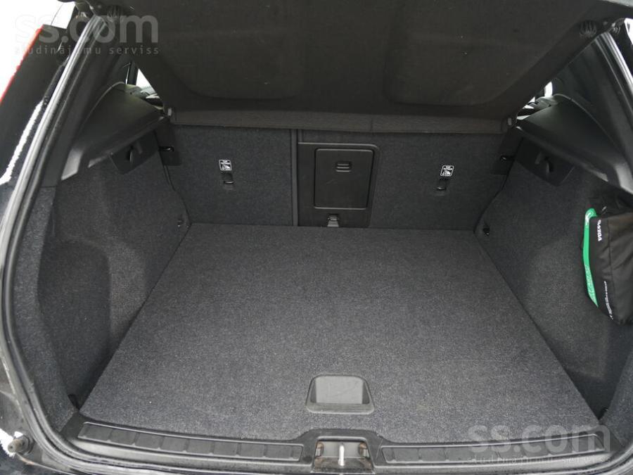 Melns Volvo XC40 2020 Rīga, ar dzinēja tilpumu 0.00 L un nobraukumu 168 tūkst. km par 23500 €, foto 29 vietnē AUTOMOTO.COM.LV