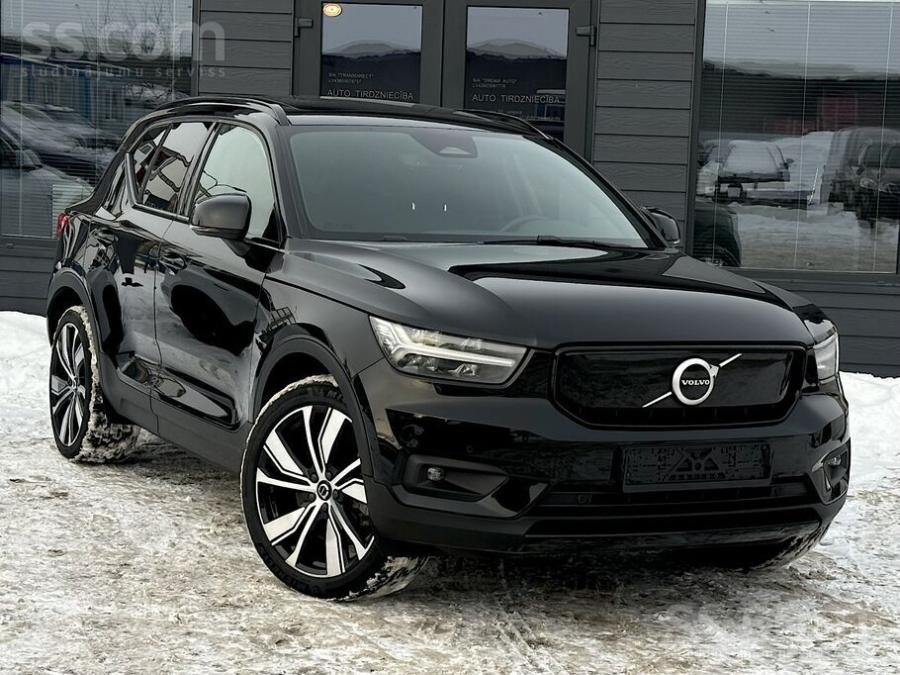 Black Volvo XC40 2020 in Jelgava, with an engine capacity of 2.00 L and mileage of 160 thousand km for 18900 €, photo 1 on AUTOMOTO.COM.LV