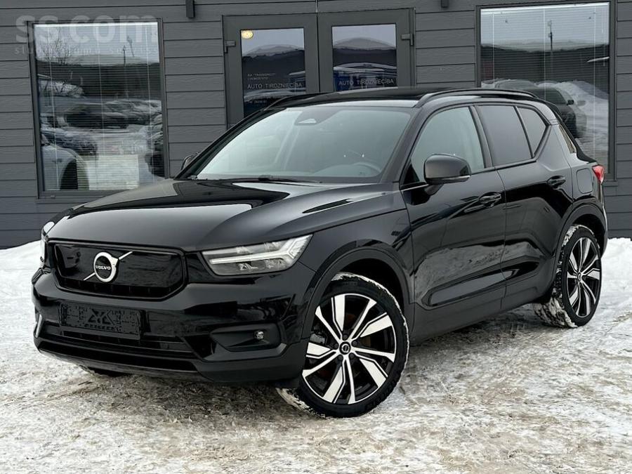 Black Volvo XC40 2020 in Jelgava, with an engine capacity of 2.00 L and mileage of 160 thousand km for 18900 €, photo 4 on AUTOMOTO.COM.LV
