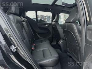 Black Volvo XC40 2020 in Jelgava, with an engine capacity of 2.00 L and mileage of 160 thousand km for 18900 €, photo 9 on AUTOMOTO.COM.LV
