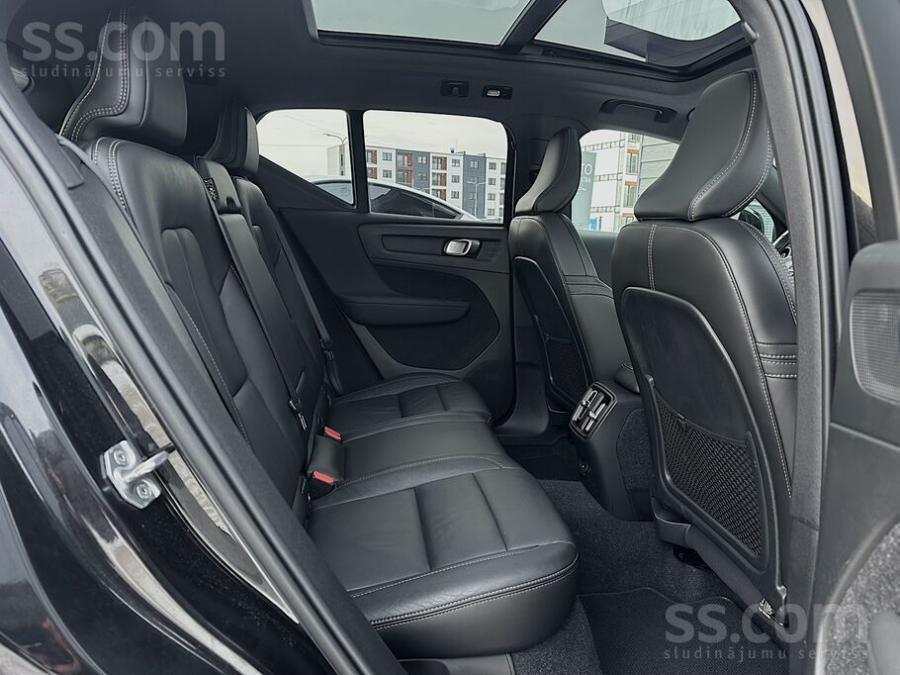 Black Volvo XC40 2020 in Jelgava, with an engine capacity of 2.00 L and mileage of 160 thousand km for 18900 €, photo 9 on AUTOMOTO.COM.LV
