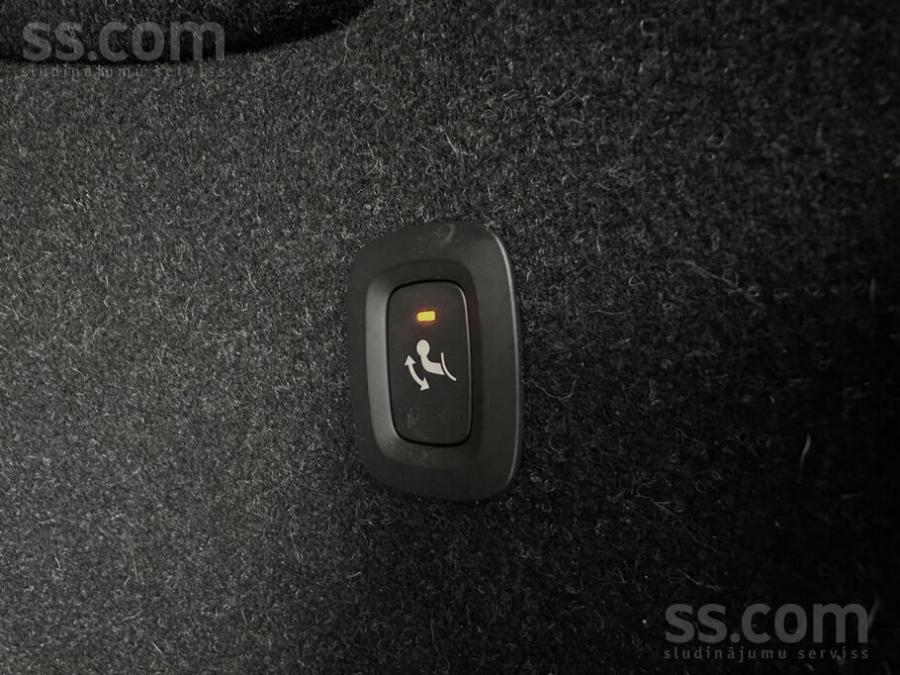 Black Volvo XC40 2020 in Jelgava, with an engine capacity of 2.00 L and mileage of 160 thousand km for 18900 €, photo 11 on AUTOMOTO.COM.LV