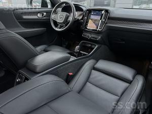 Black Volvo XC40 2020 in Jelgava, with an engine capacity of 2.00 L and mileage of 160 thousand km for 18900 €, photo 13 on AUTOMOTO.COM.LV