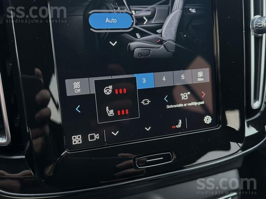 Black Volvo XC40 2020 in Jelgava, with an engine capacity of 2.00 L and mileage of 160 thousand km for 18900 €, photo 15 on AUTOMOTO.COM.LV