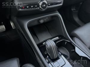 Black Volvo XC40 2020 in Jelgava, with an engine capacity of 2.00 L and mileage of 160 thousand km for 18900 €, photo 20 on AUTOMOTO.COM.LV