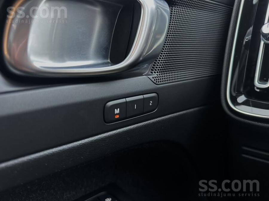 Black Volvo XC40 2020 in Jelgava, with an engine capacity of 2.00 L and mileage of 160 thousand km for 18900 €, photo 22 on AUTOMOTO.COM.LV