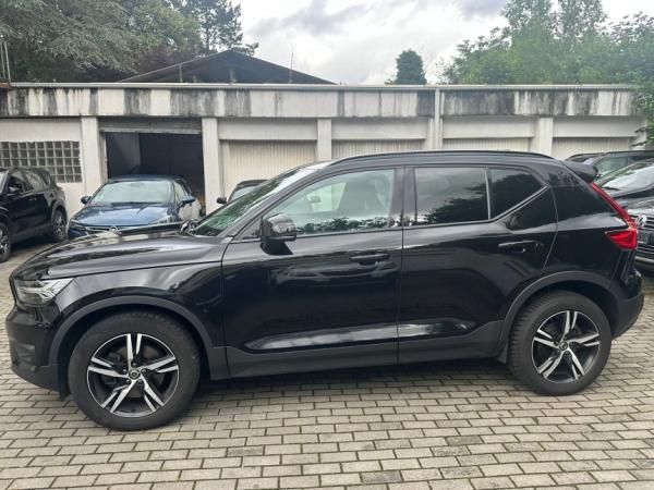 Black Volvo XC40 2020 in Riga, with an engine capacity of 2.00 L and mileage of 203 thousand km for 21500 €, photo 1 on AUTOMOTO.COM.LV