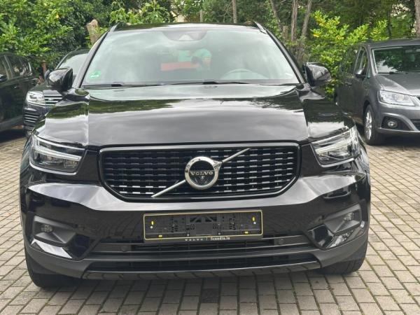 Black Volvo XC40 2020 in Riga, with an engine capacity of 2.00 L and mileage of 203 thousand km for 21500 €, photo 4 on AUTOMOTO.COM.LV