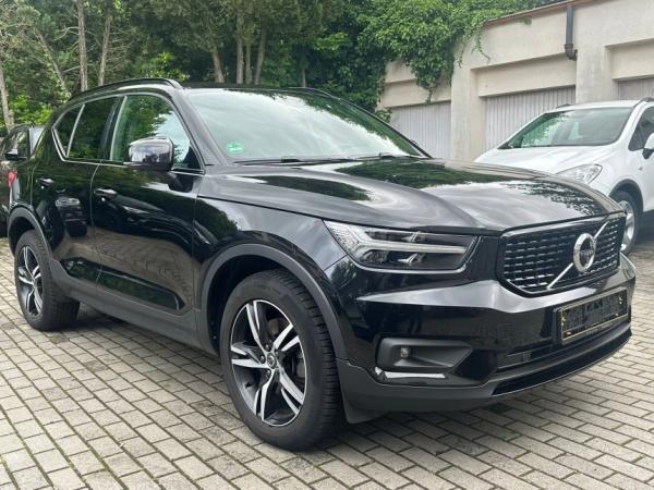 Black Volvo XC40 2020 in Riga, with an engine capacity of 2.00 L and mileage of 203 thousand km for 21500 €, photo 6 on AUTOMOTO.COM.LV