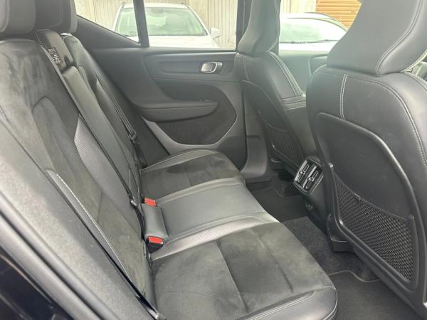 Black Volvo XC40 2020 in Riga, with an engine capacity of 2.00 L and mileage of 203 thousand km for 21500 €, photo 8 on AUTOMOTO.COM.LV
