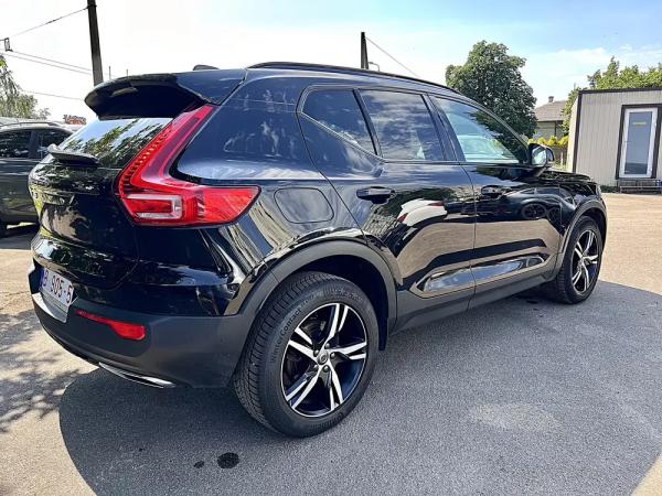 Black Volvo XC40 2020 in Riga, with an engine capacity of 2.00 L and mileage of 203 thousand km for 21550 €, photo 4 on AUTOMOTO.COM.LV