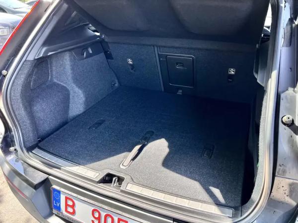 Black Volvo XC40 2020 in Riga, with an engine capacity of 2.00 L and mileage of 203 thousand km for 21550 €, photo 8 on AUTOMOTO.COM.LV