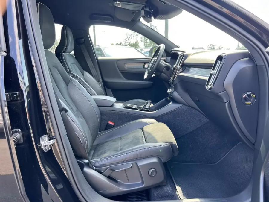 Melns Volvo XC40 2020 Rīga, ar dzinēja tilpumu 2.00 L un nobraukumu 203 tūkst. km par 21550 €, foto 12 vietnē AUTOMOTO.COM.LV