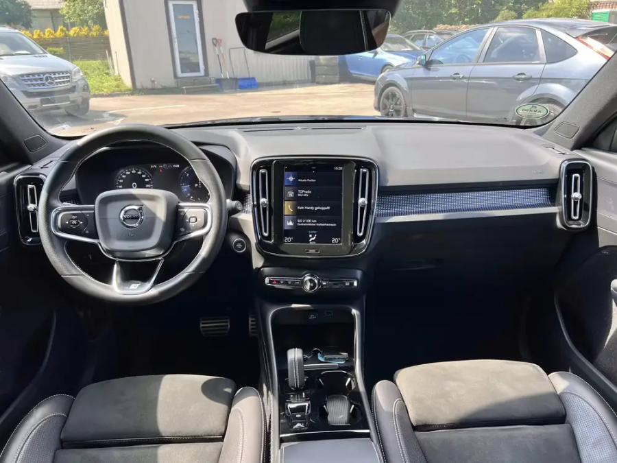 Melns Volvo XC40 2020 Rīga, ar dzinēja tilpumu 2.00 L un nobraukumu 203 tūkst. km par 21550 €, foto 14 vietnē AUTOMOTO.COM.LV