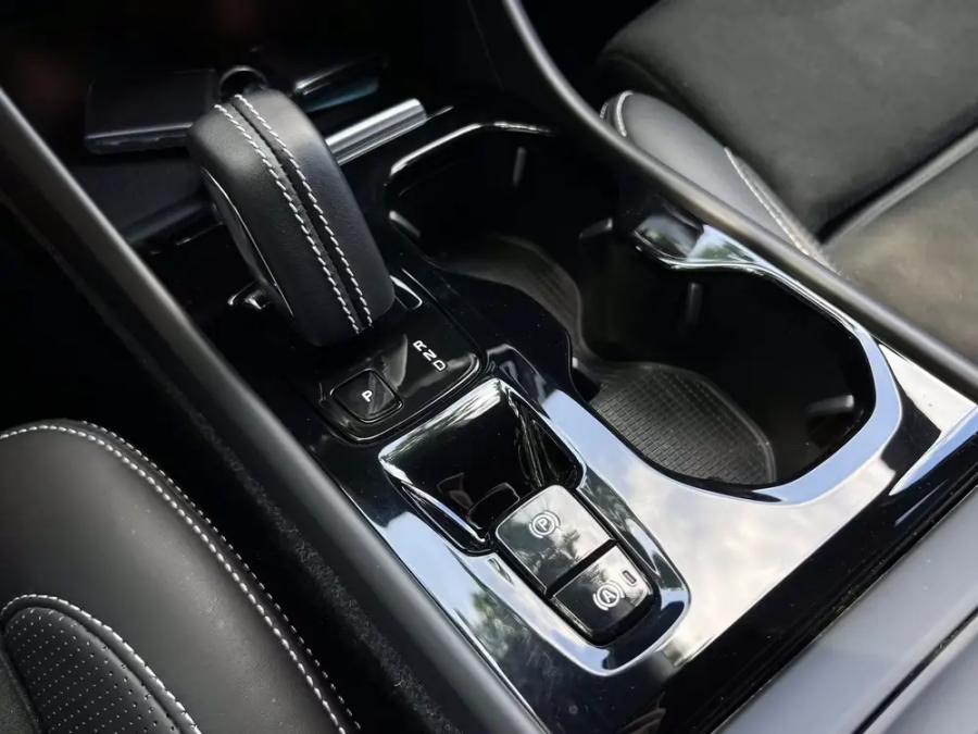 Melns Volvo XC40 2020 Rīga, ar dzinēja tilpumu 2.00 L un nobraukumu 203 tūkst. km par 21550 €, foto 22 vietnē AUTOMOTO.COM.LV