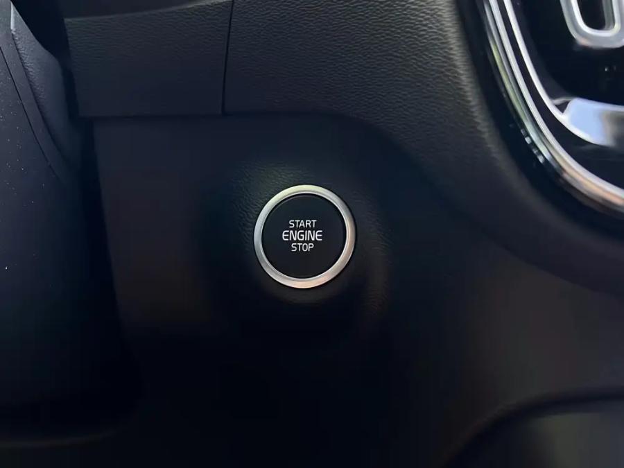 Melns Volvo XC40 2020 Rīga, ar dzinēja tilpumu 2.00 L un nobraukumu 203 tūkst. km par 21550 €, foto 23 vietnē AUTOMOTO.COM.LV