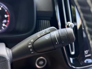 Melns Volvo XC40 2020 Rīga, ar dzinēja tilpumu 2.00 L un nobraukumu 203 tūkst. km par 21550 €, foto 24 vietnē AUTOMOTO.COM.LV