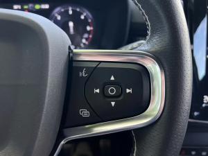 Melns Volvo XC40 2020 Rīga, ar dzinēja tilpumu 2.00 L un nobraukumu 203 tūkst. km par 21550 €, foto 25 vietnē AUTOMOTO.COM.LV
