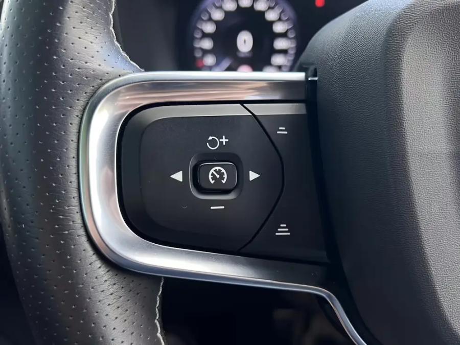 Melns Volvo XC40 2020 Rīga, ar dzinēja tilpumu 2.00 L un nobraukumu 203 tūkst. km par 21550 €, foto 27 vietnē AUTOMOTO.COM.LV