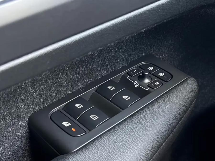Melns Volvo XC40 2020 Rīga, ar dzinēja tilpumu 2.00 L un nobraukumu 203 tūkst. km par 21550 €, foto 29 vietnē AUTOMOTO.COM.LV