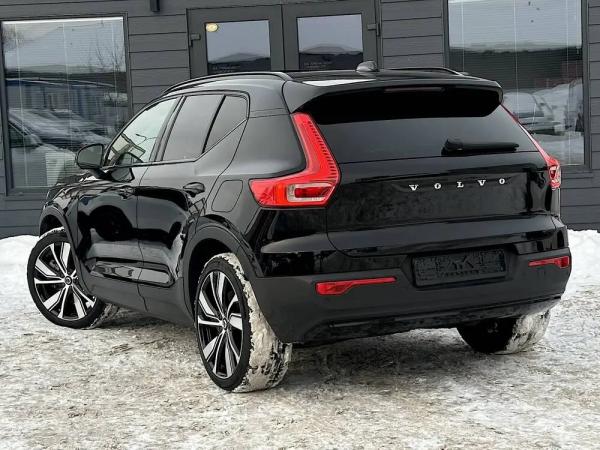 Melns Volvo XC40 2020 Jelgava, ar dzinēja tilpumu 0.00 L un nobraukumu 160 tūkst. km par 18900 €, foto 2 vietnē AUTOMOTO.COM.LV