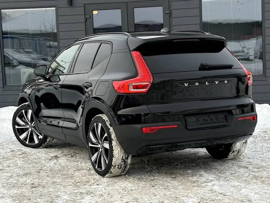 Melns Volvo XC40 2020 Jelgava, ar dzinēja tilpumu 0.00 L un nobraukumu 160 tūkst. km par 18900 €, foto 3 vietnē AUTOMOTO.COM.LV